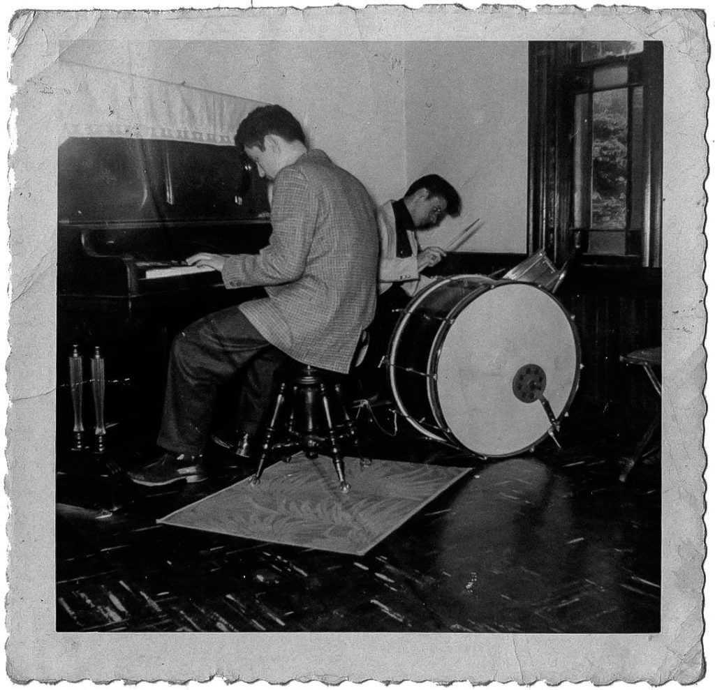 Sadie Woods: Centro Social - The Visualist